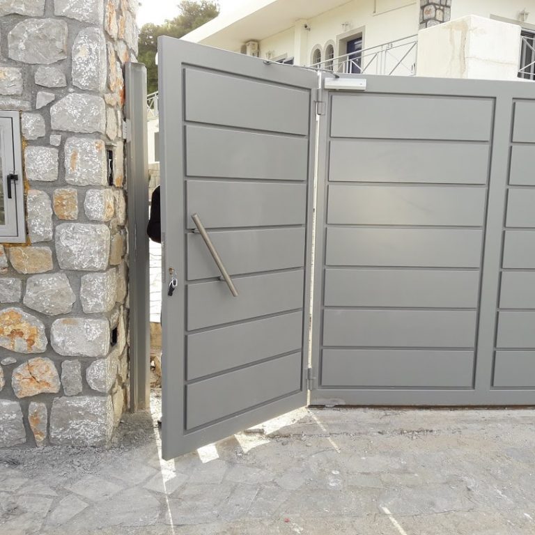Συρόμενη ηλεκτρική πόρτα με επέκταση πόρτα πεζών